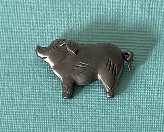 Vintage pig brooch, porky pig, pewter pig pin, gray p… - Gem