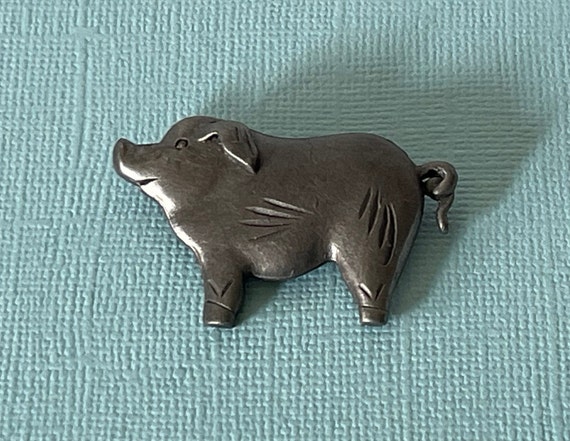 Vintage pig brooch, porky pig, pewter pig pin, gray p… - Gem
