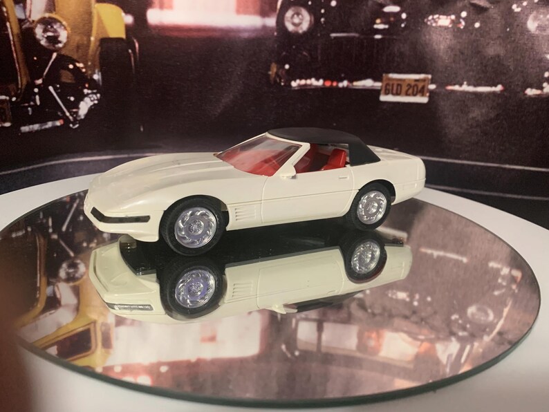 1:25 Scale 1992 Corvette Convertible. Dealer Promo of 1,000,000 ...