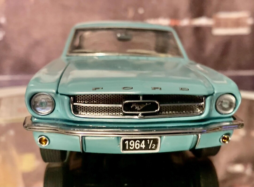 1:24 Scale Model of a 1964 1/2 Ford Mustang Coupe by Franklin Mint. It ...