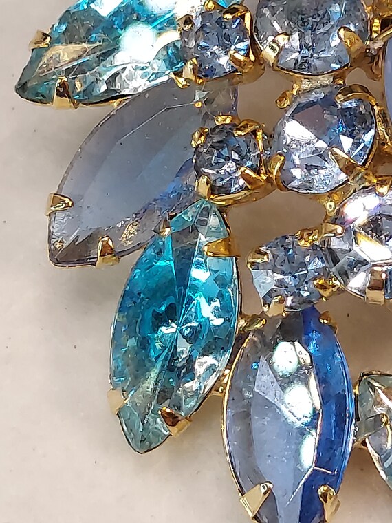 Gorgeous! Shades of Blue Rhinestone Brooch, Gold-Tone… - Gem