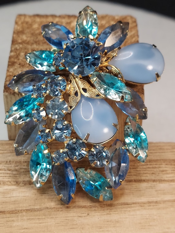 Gorgeous! Shades of Blue Rhinestone Brooch, Gold-Tone… - Gem