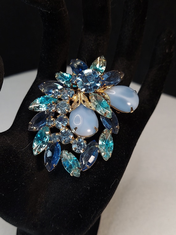 Gorgeous! Shades of Blue Rhinestone Brooch, Gold-Tone… - Gem