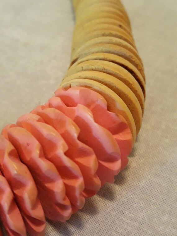 1980s Graduated Wooden Disc/Carved Pink Floral Disc N… - Gem