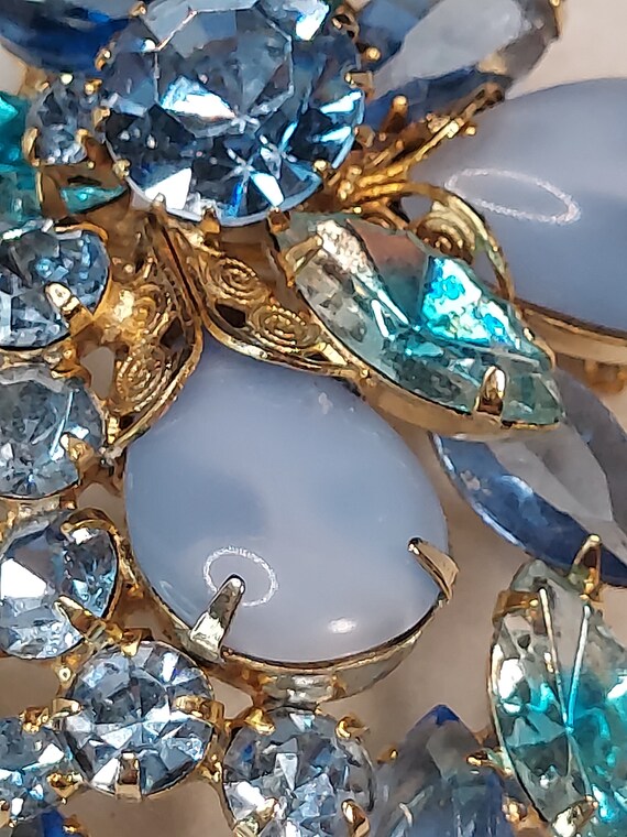 Gorgeous! Shades of Blue Rhinestone Brooch, Gold-Tone… - Gem