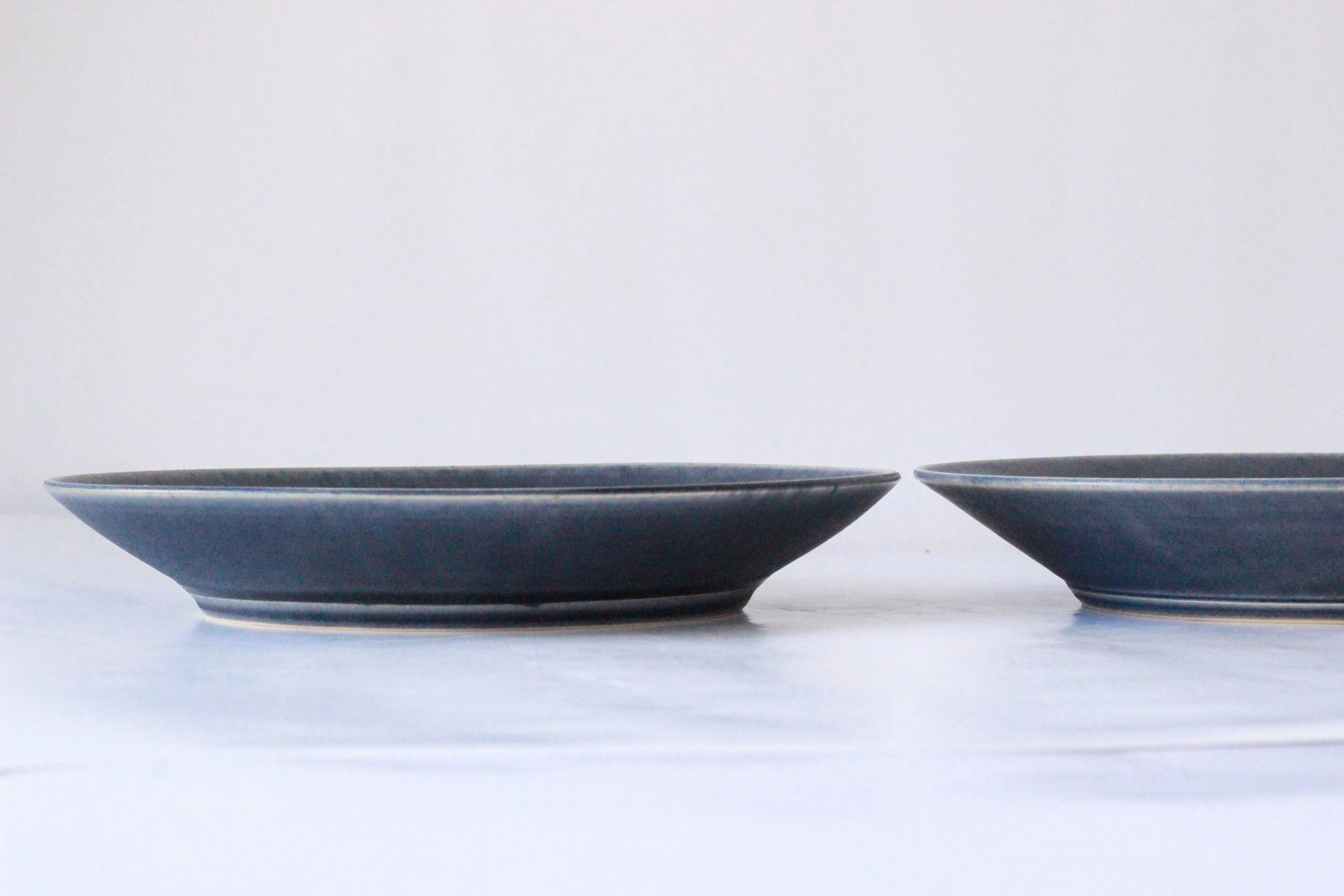 A Big Indigo Plate / Ein Großer Indigoblauer Teller prussian Blue ...