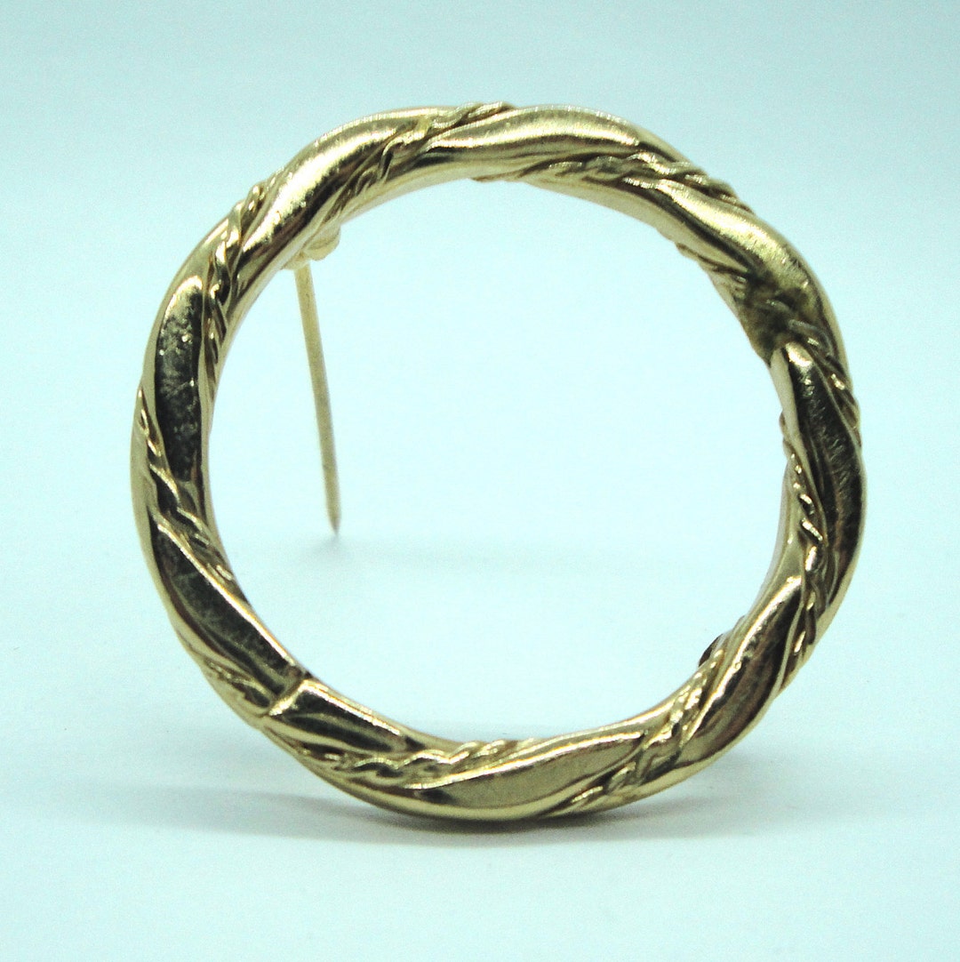 Vintage Monet Wreath Circle Pin - Etsy