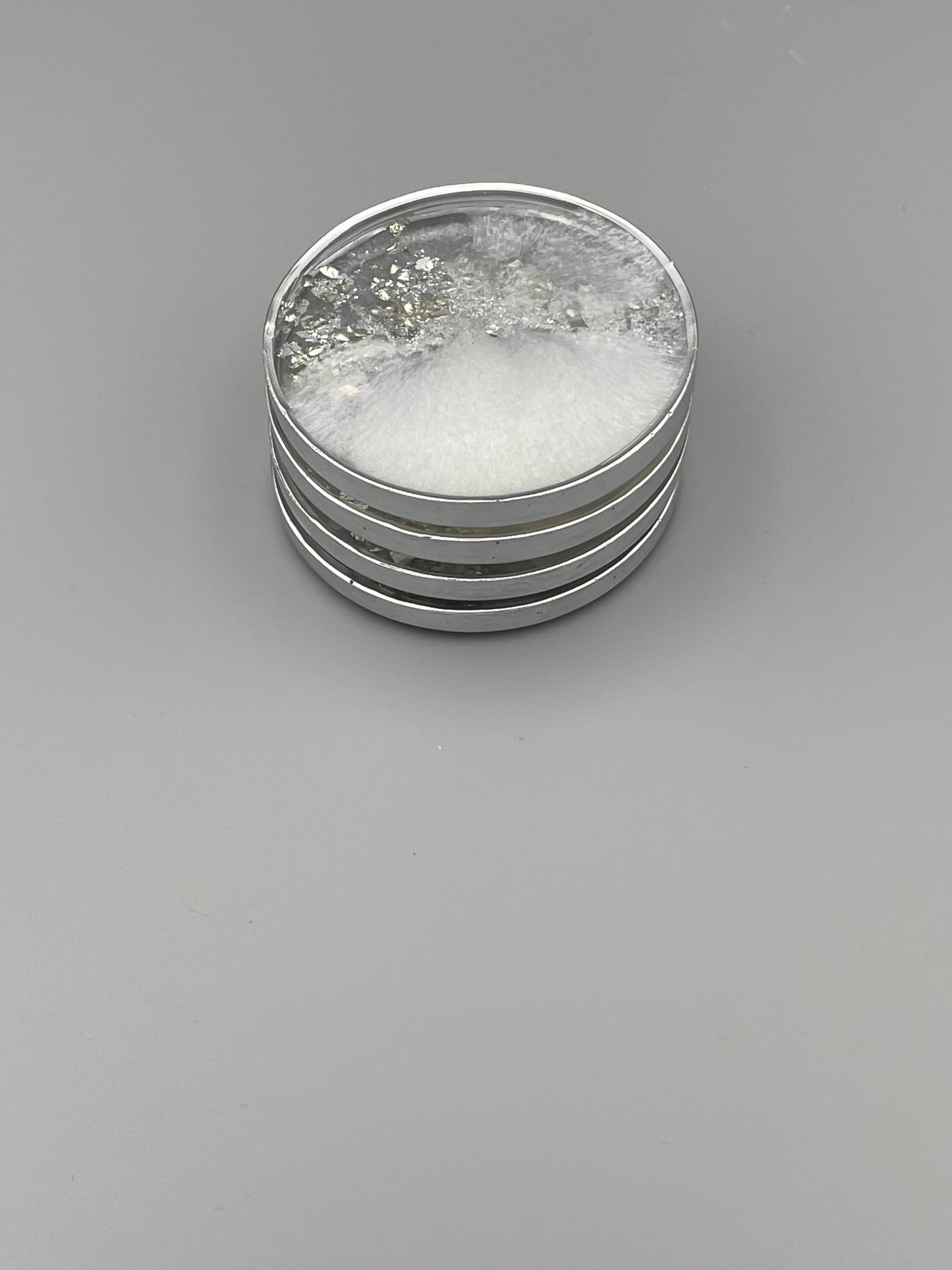 4 Round White and Silver Coaster Sets Made of Resin, Silver and White ...