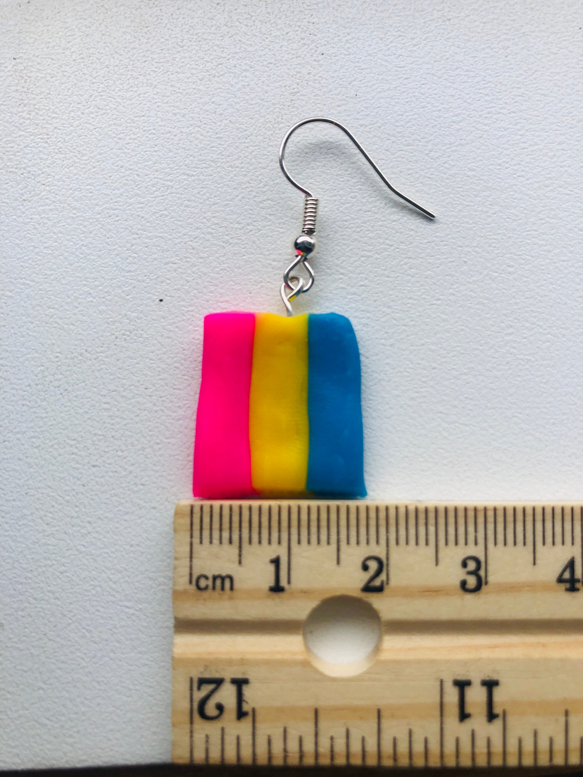 Sideways Pan Pride Flag Earrings - Etsy.de