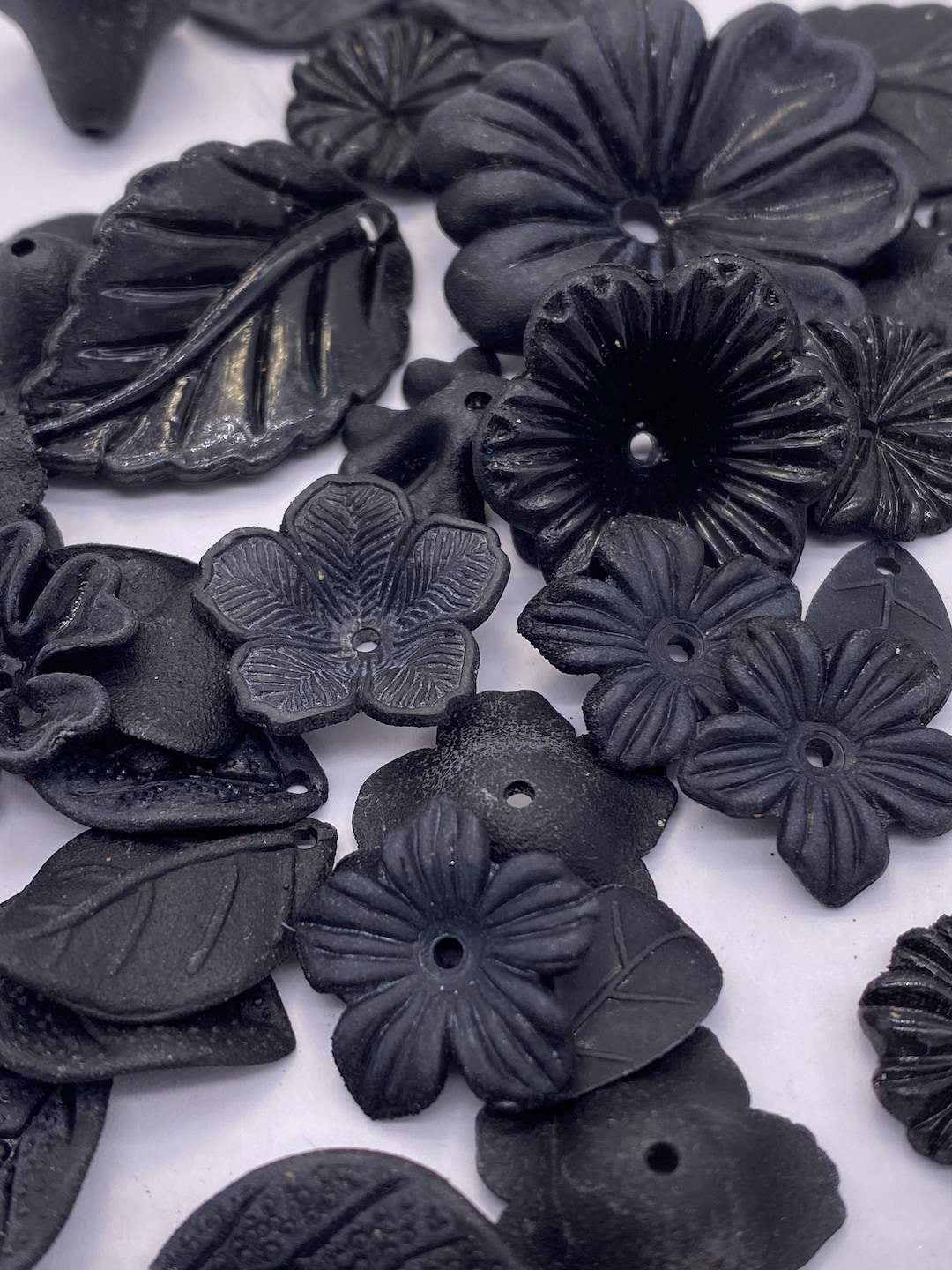 Tar Black Flower and Leaf Beads, 50pc Set - Etsy