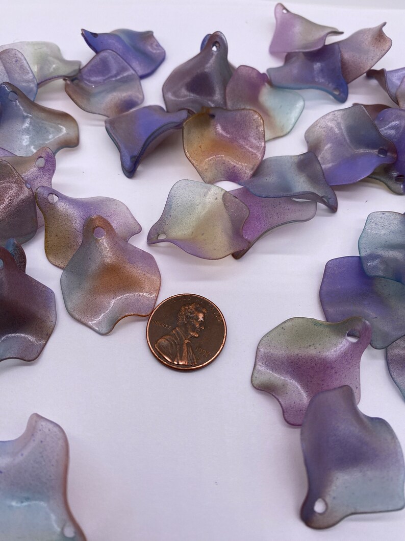 Large Sculpted 3D Rose Petal. Acrylic. 27mm Length. 3mm Hole. Hydranga ...