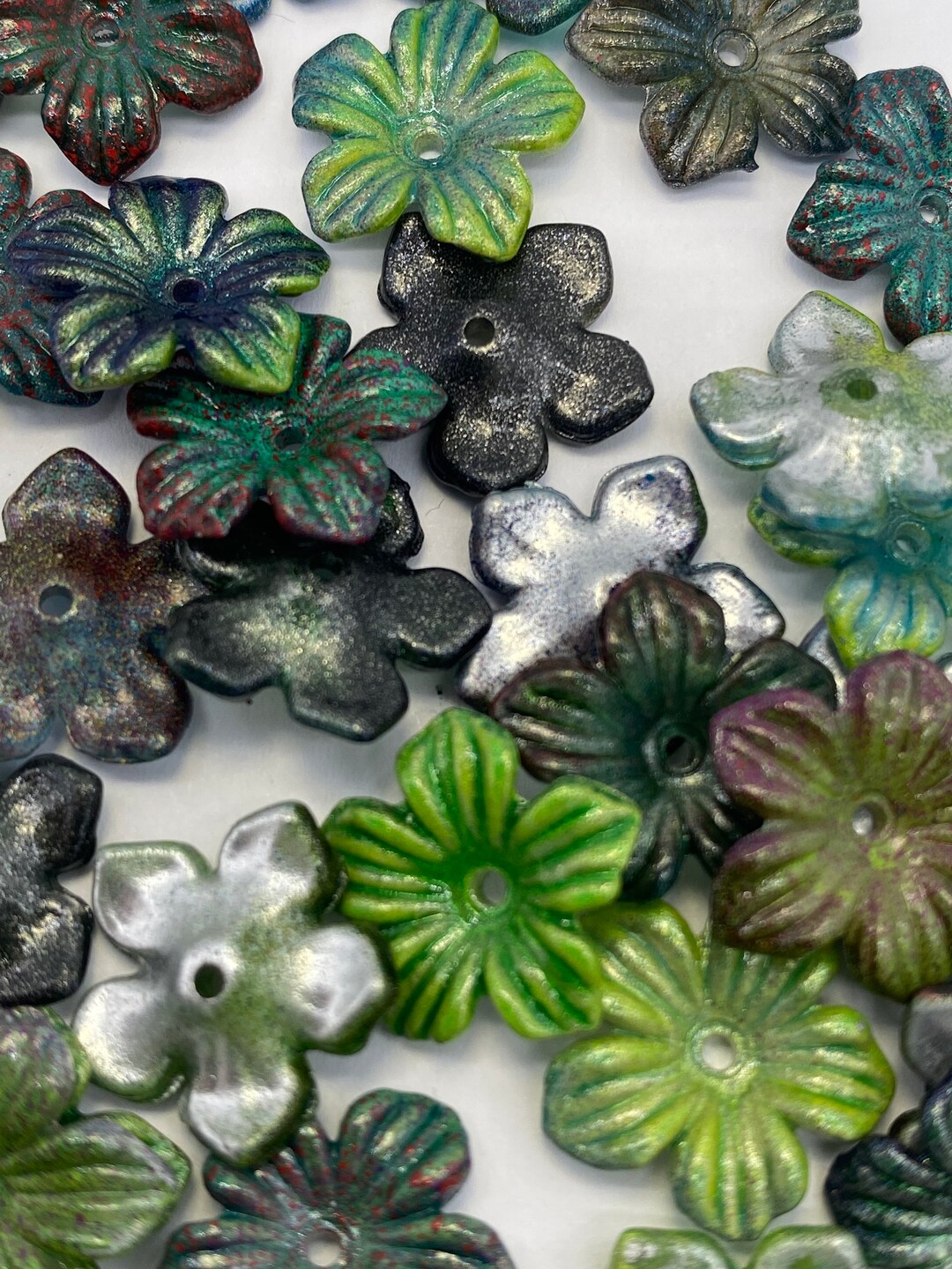 Hand Painted Color Shift Acrylic Flower Beads, Green Chrome (30 Pieces ...