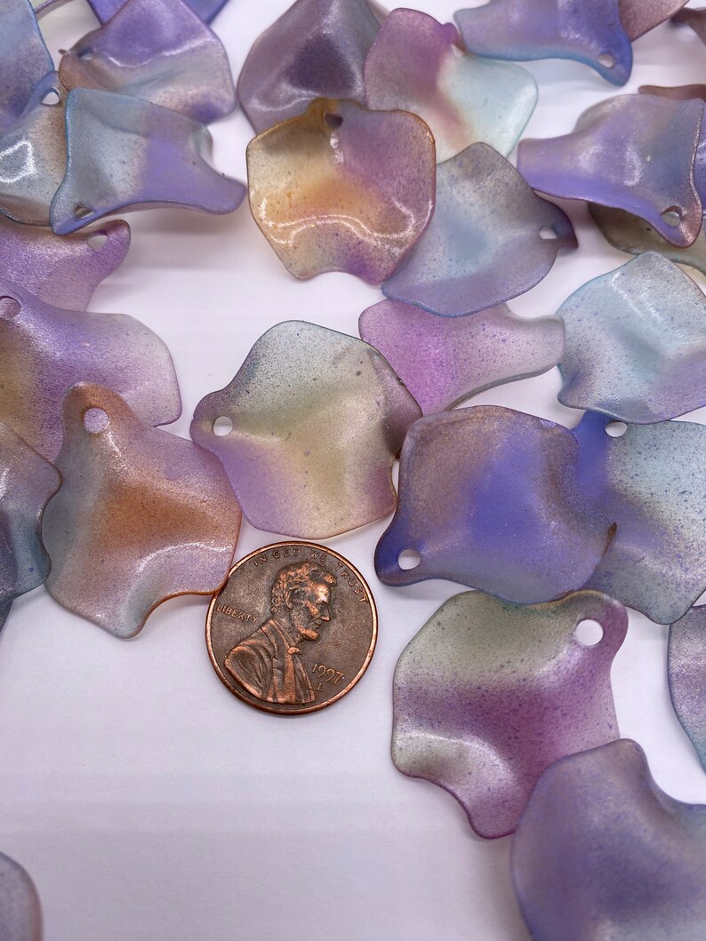 Large Sculpted 3D Rose Petal. Acrylic. 27mm Length. 3mm Hole. Hydranga ...