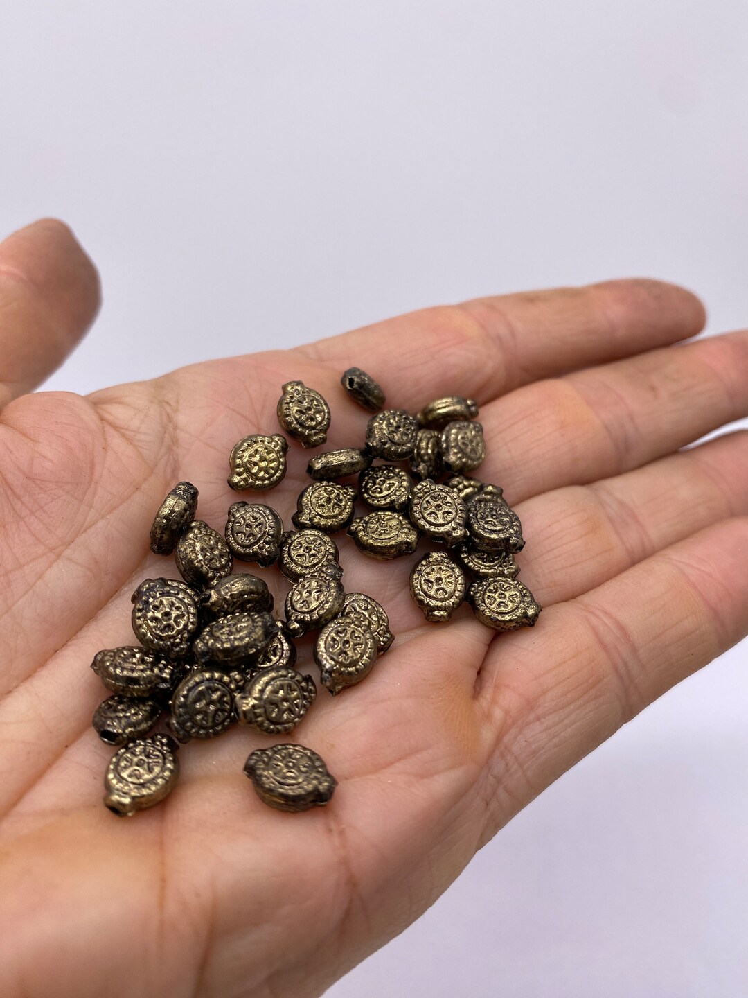 Vintage Round/disk With Embosed Pattern. 9.5mm. Acrylic ( 30 Pieces per ...