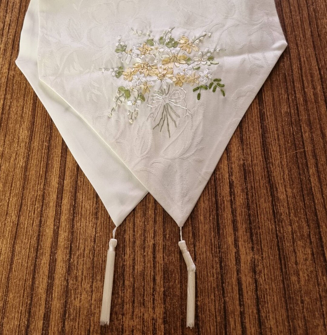 Silk Ribbon Embroidered Table Runner - Ivory Damask, Vintage - Etsy