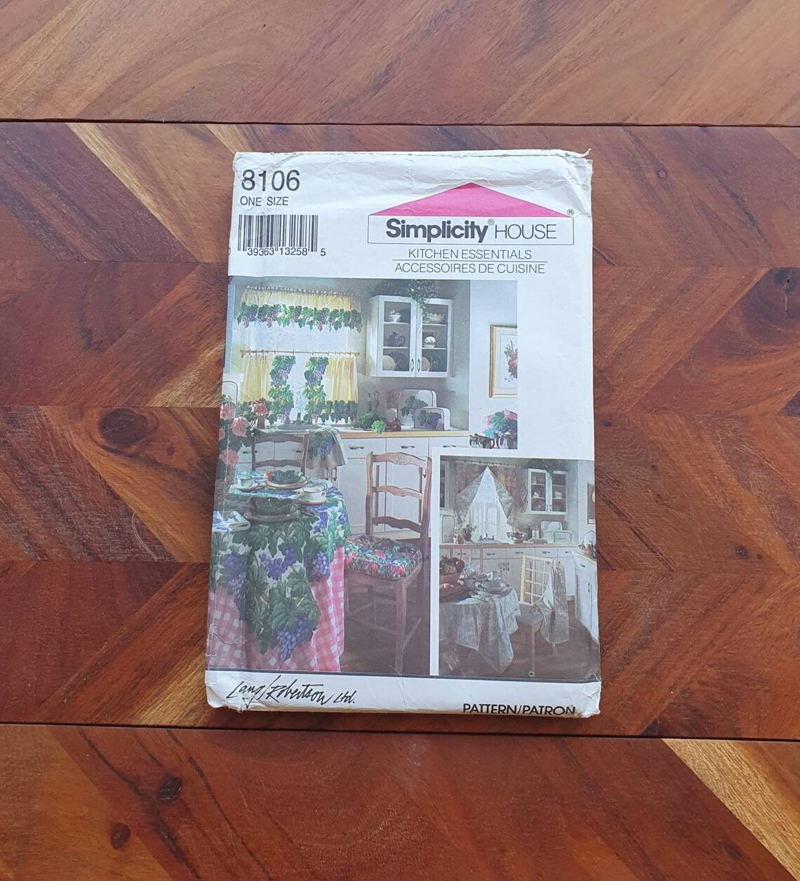 Simplicity House Kitchen Essentials Patterns 8106 Includes Aprons ...
