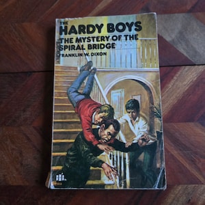 Vintage Children Books - the Hardy Boys - the Mystery of the Spiral ...