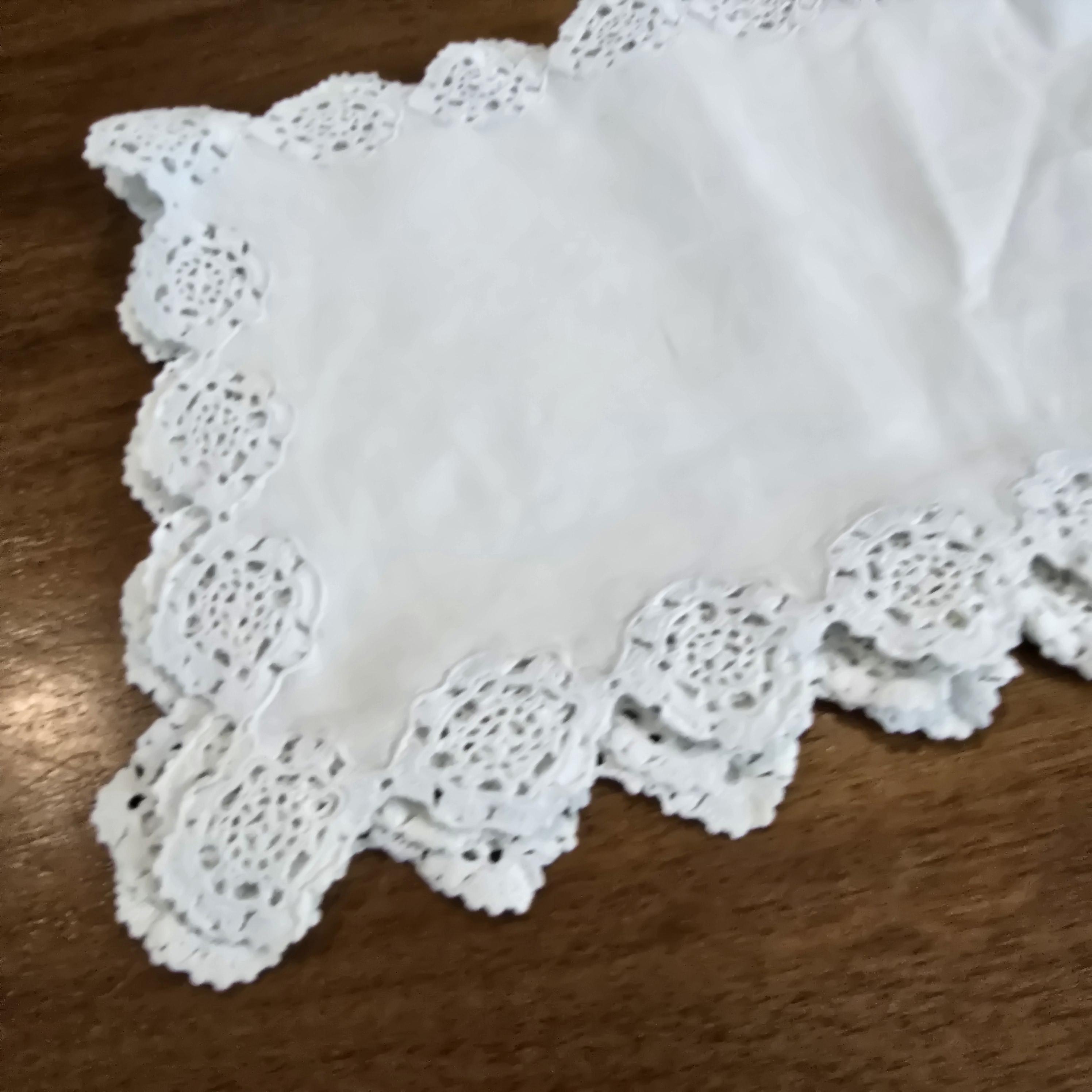 White Lace Trim Doily Placemat Farmhouse Dresser Matching Set of 6 ...