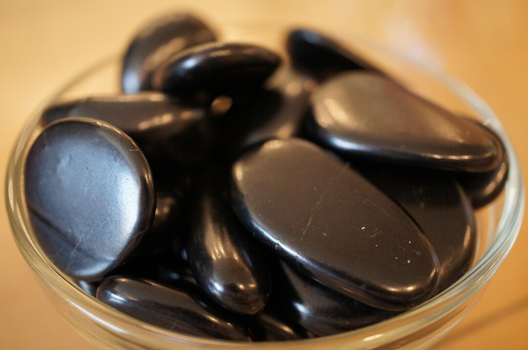 Shungite Tumbled Stone, Tumbled Shungite, Polished Shungite - Etsy.de