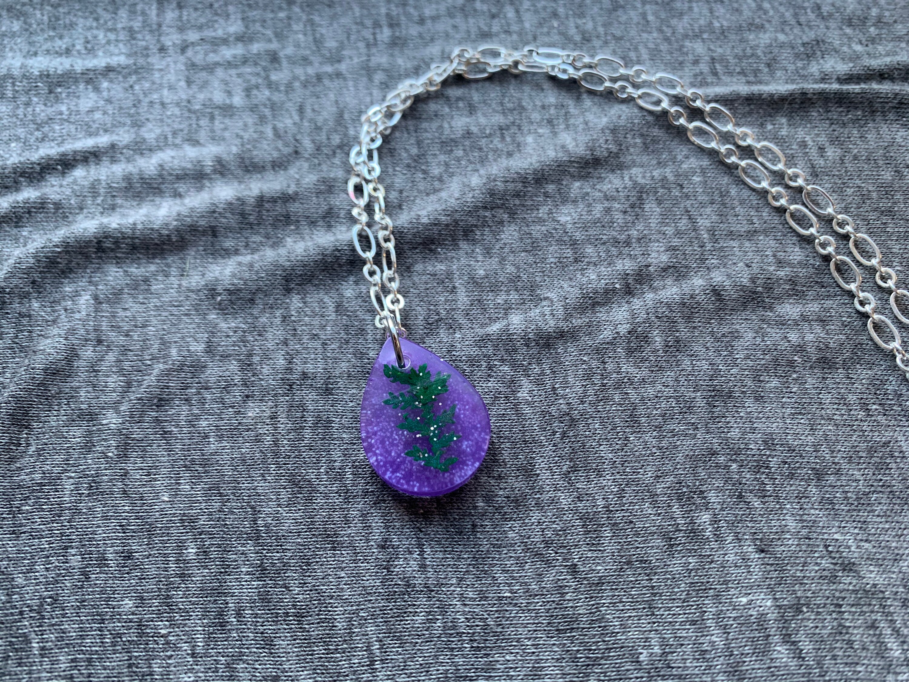 Purple Tinted Resin With a Green Leaf - Etsy Denmark