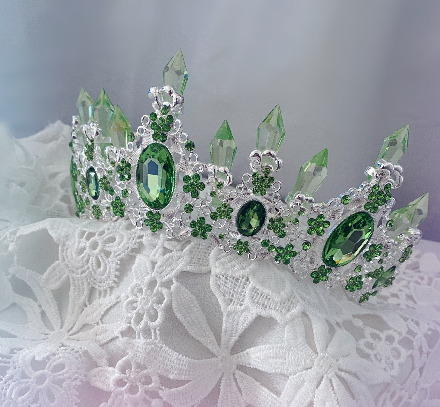 Corona de cristal verde claro, tiara de cristal verde lima claro ...