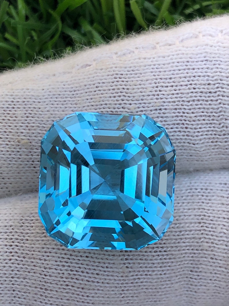 Precioso topacio azul suizo natural de talla Asscher de 29,55 quilates ...