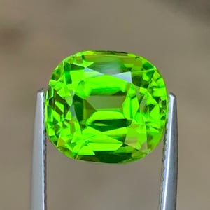 Vibrant Green Natural Peridot Gemstone, Excellent Luster Peridot Loose ...