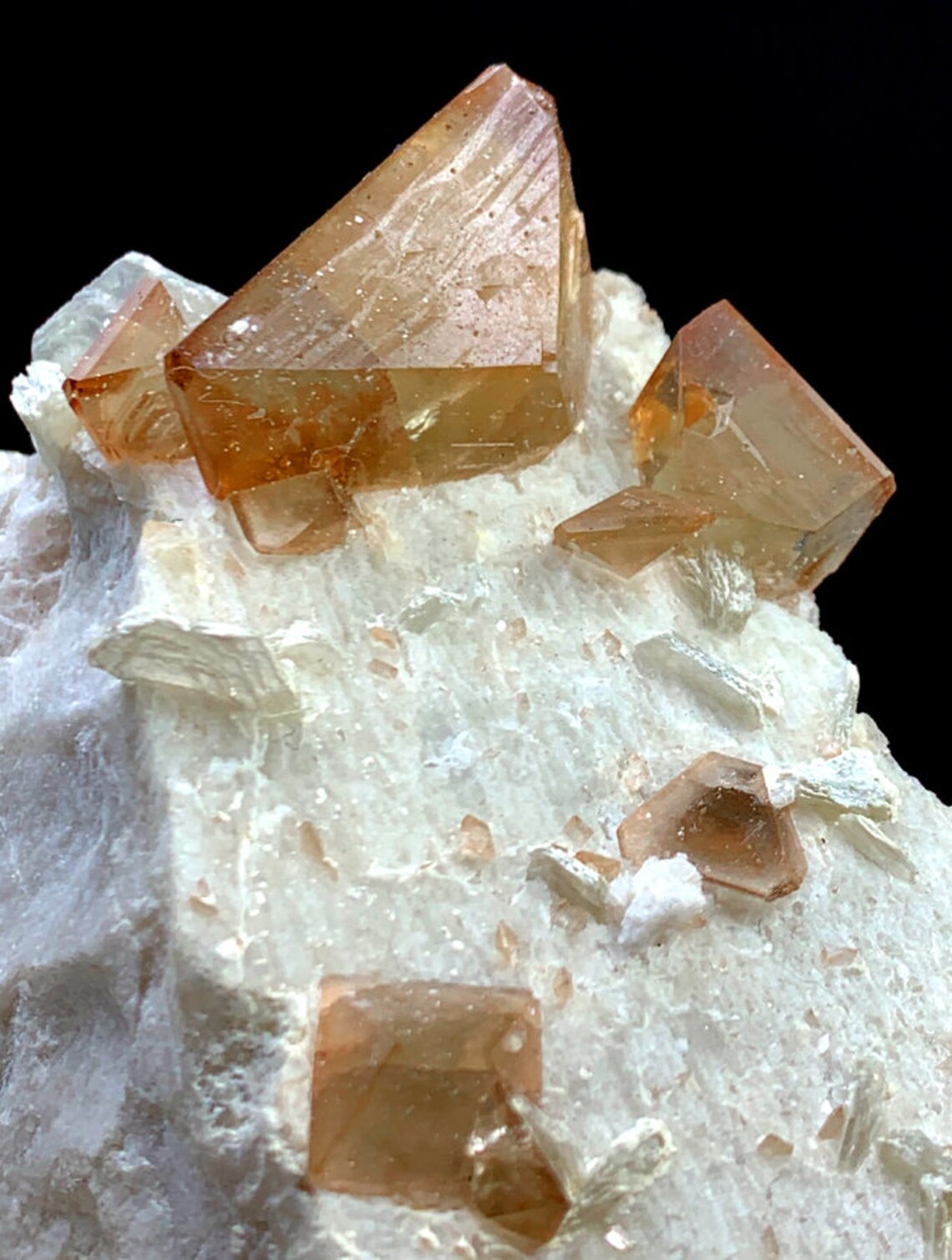 Topaz , Cristales de topacio natural Racimos en Feldspar Especímenes ...