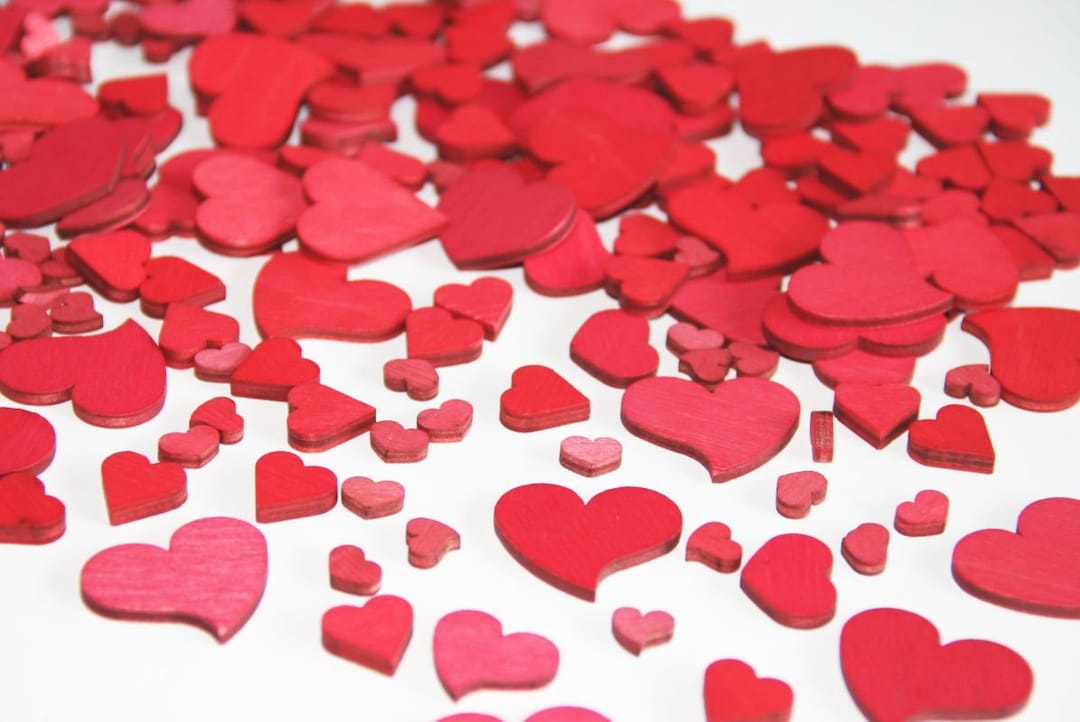 50 Pcs Wooden Hearts Red Natural Decoration Wedding Table Decoration ...