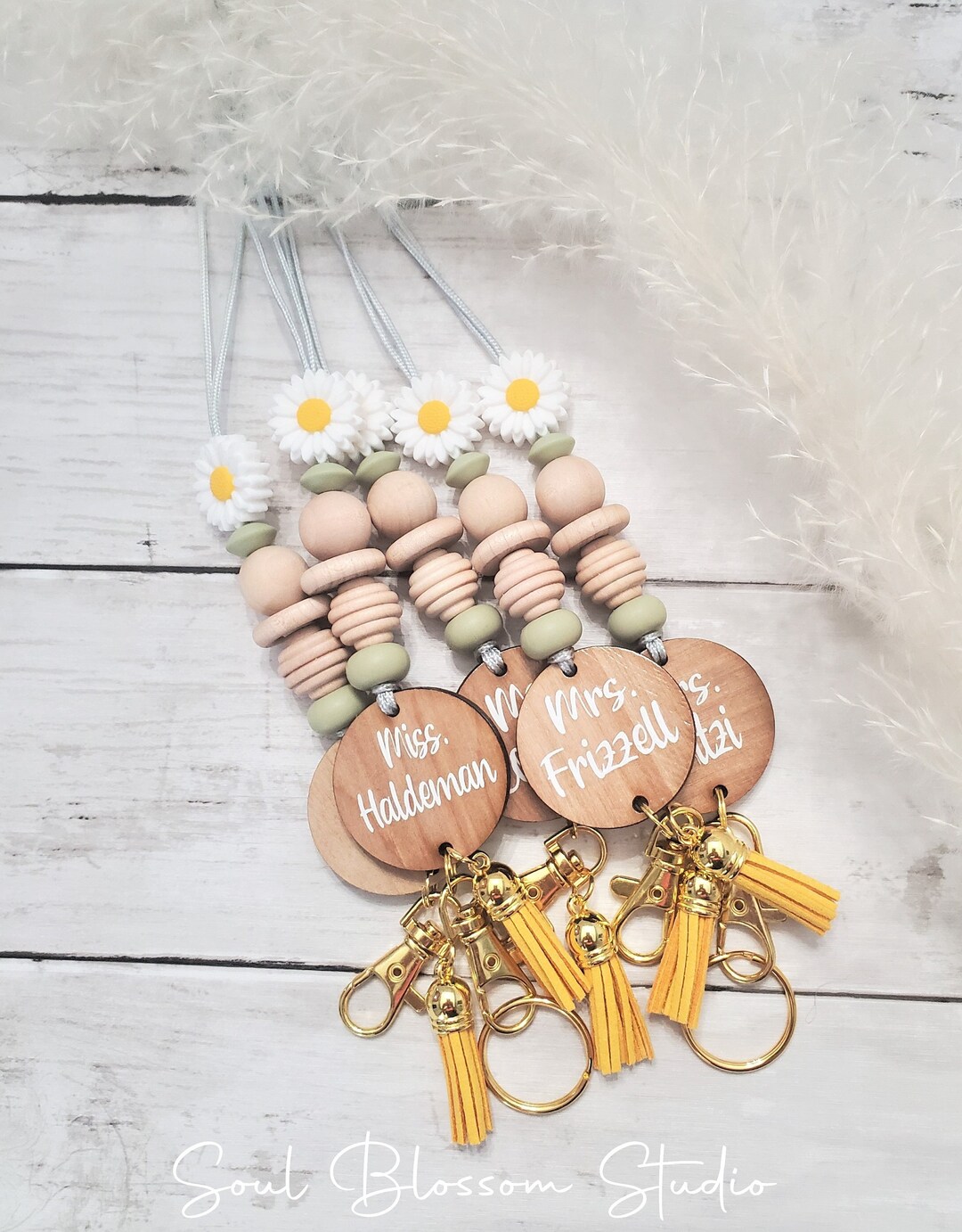 Spring Daisy Lanyard With Name, Beaded Personalized Teacher Tassel ...
