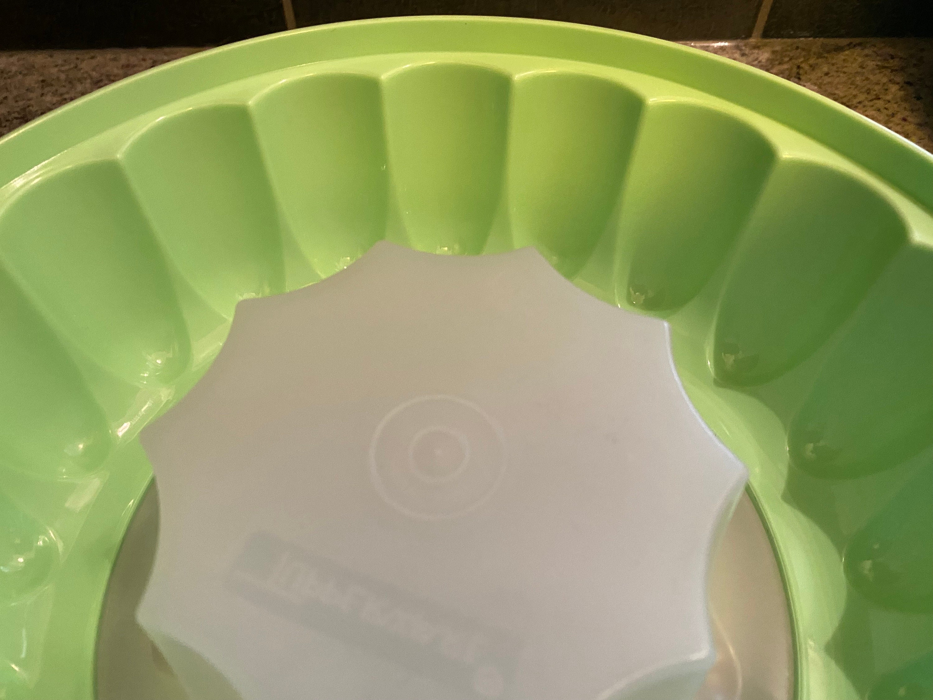 Tupperware Jel-ring® Jello / Gelatin Ring Mold 1202 Jadeite Green #8609 ...