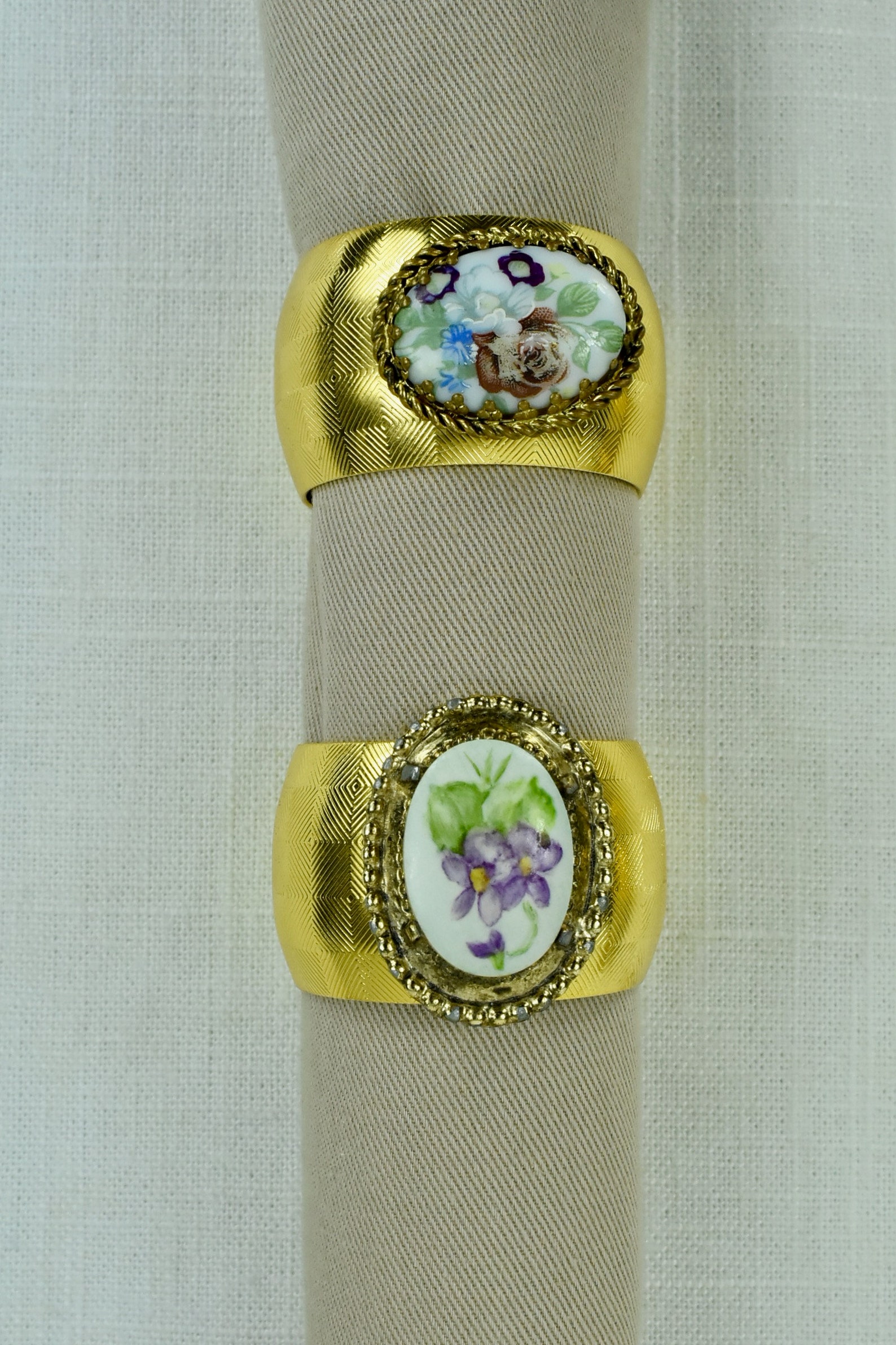 BOTANICAL GARDEN Collection ...... Vintage Brooch Napkin Rings ...set ...