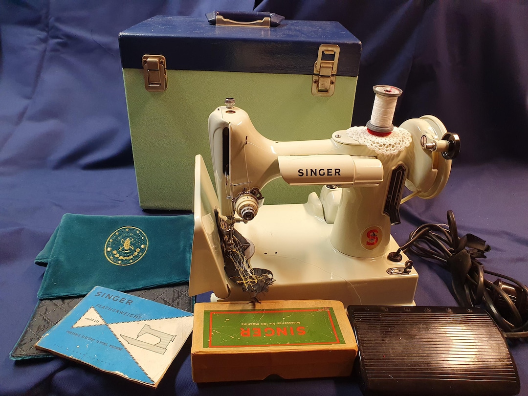 Vintage 1968 Singer Featherweight 221K Sewing Machine, 230V - Etsy