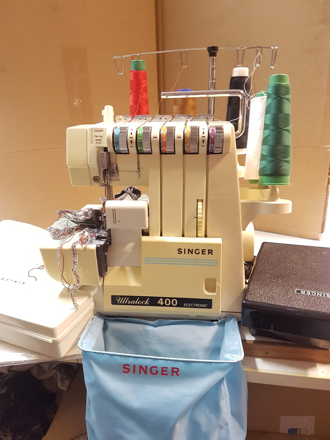 Singer Ultralock 400, Mod. 14U185, surjeteuse 5 fils, différentiel ...