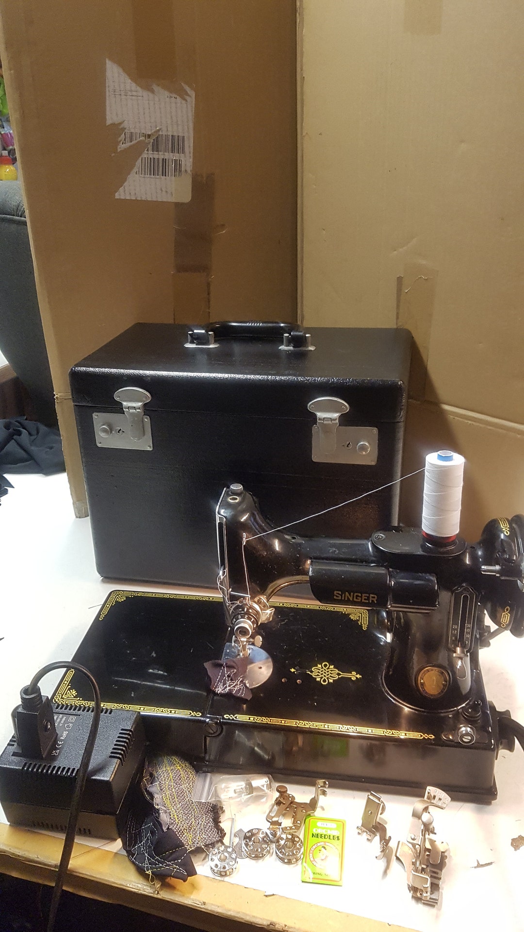 Vintage 1950 Singer Featherweight 221 Sewing Machine, 110/120V ...
