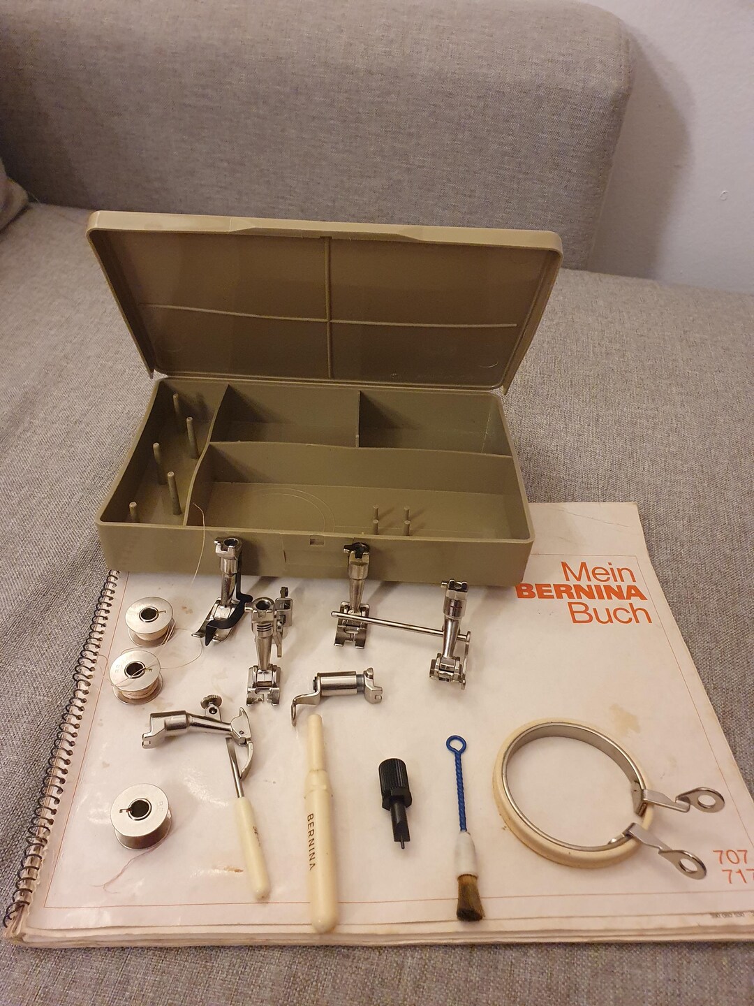 Bernina 707-717 Sewing Machine, Sewing Feet, Accessories, Operating ...