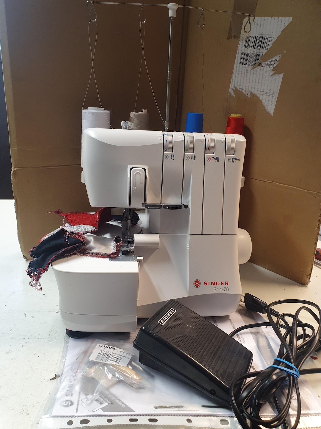 Singer 14-78 Overlock Sewing Machine, 2/3/4 Thread, Differential Feed ...