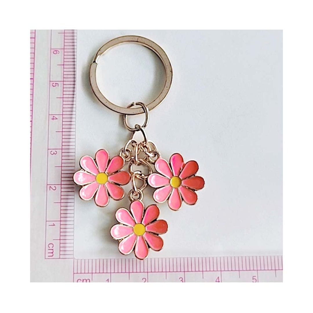 White Daisy Flower Keychains Cute Enamel Key Rings With 3pcs Dangle ...