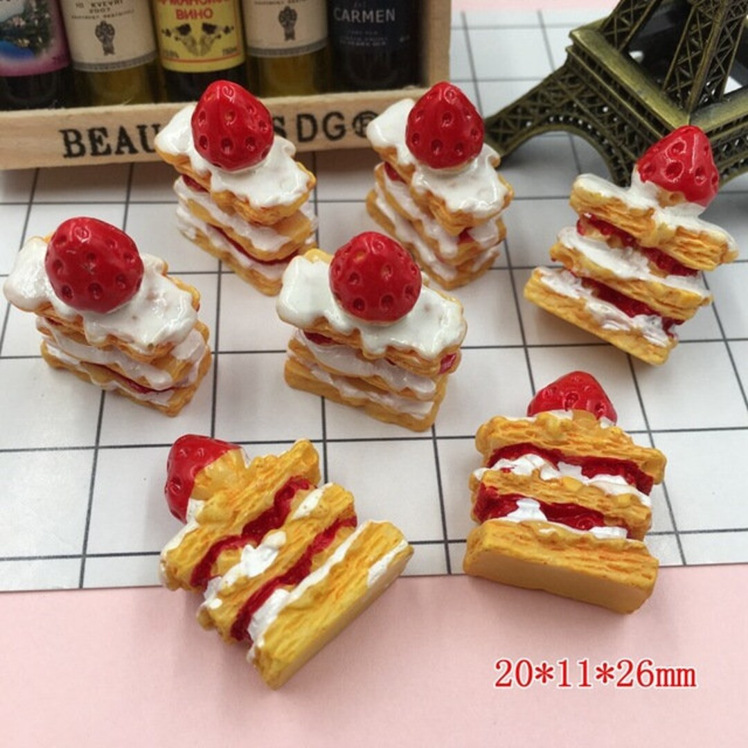 Resin Strawberry Cake, Adorable Miniature Cakes, Resin Cabochons for ...