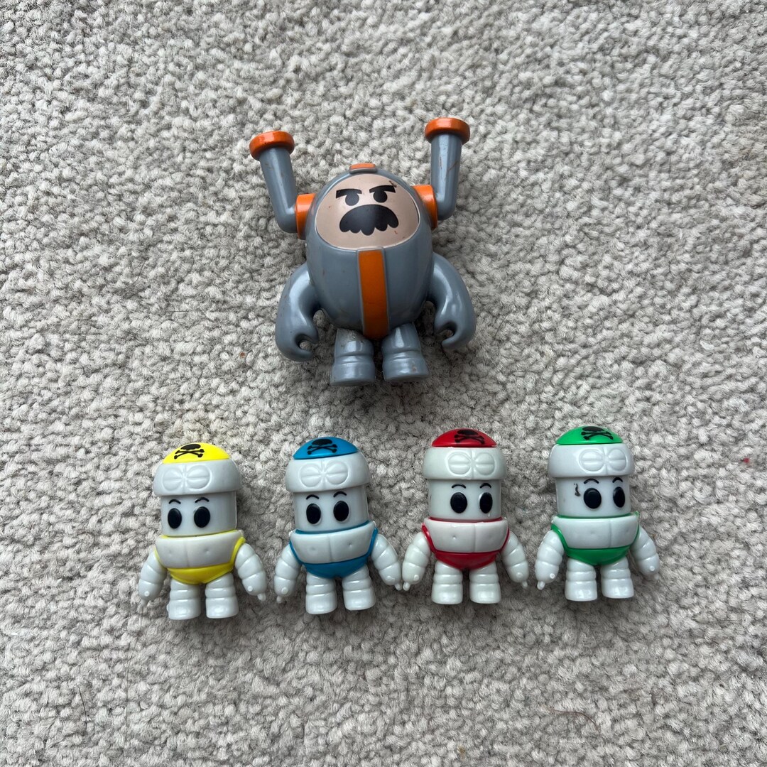 CBeebies Go Jetters Glitch and Pirate Grimbots Figures - Magazine Cake ...