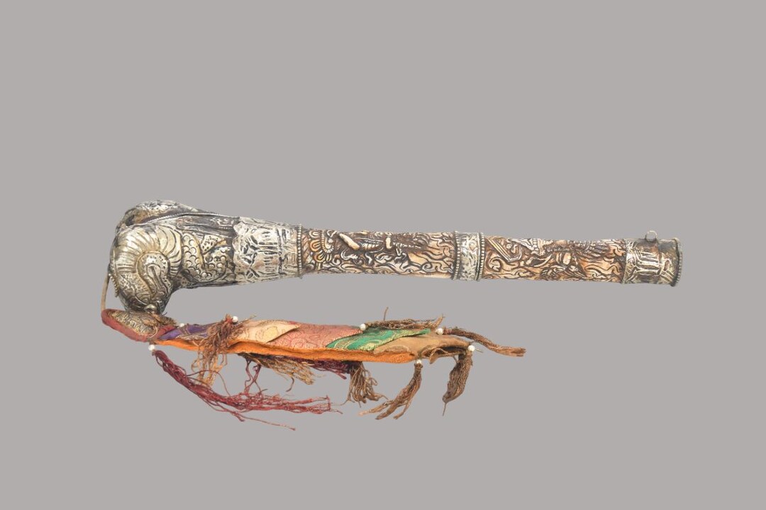 Bone Carved Ritual Horn With Antique Silver Phurba Vichhepani Ethnic ...