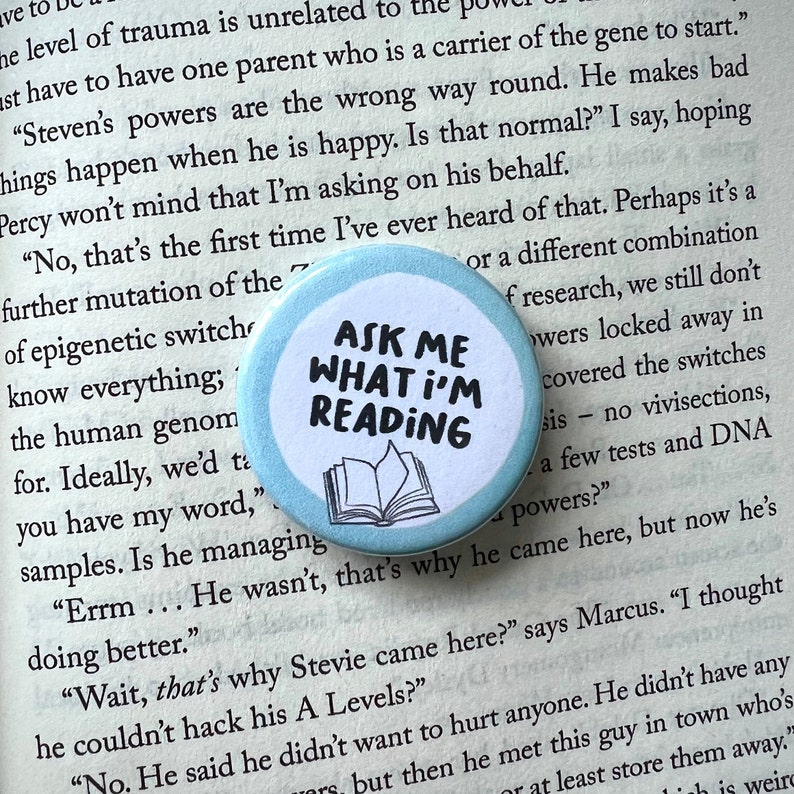 Ask Me What I'm Reading Pin Badge - Book Lover Gift (38mm) - Etsy