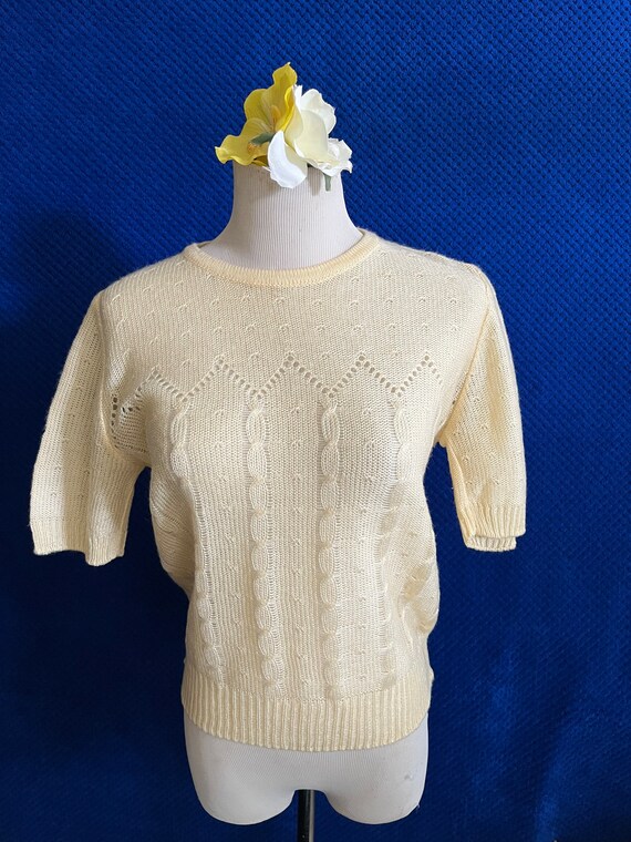 1940s 1950s lemon yellow short sleeve sweater fine kn… - Gem