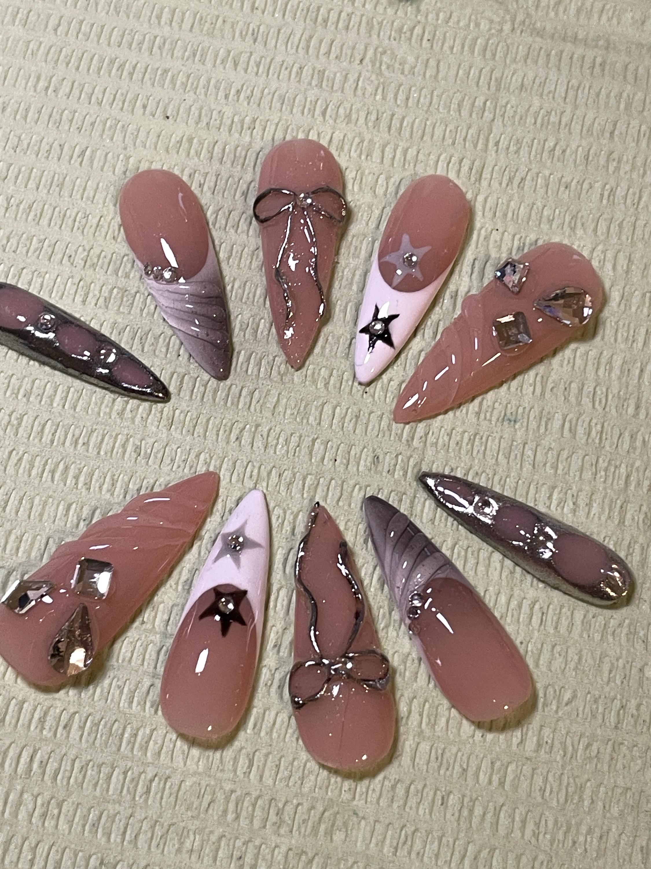 White Silver Nails, 3D Gel Alt Opium Dark Cyber Chrome Aura Coquette ...