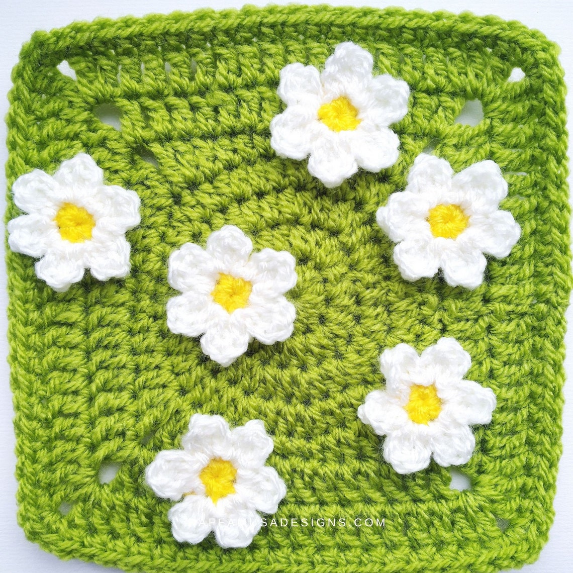 Crochet Pattern Daisy Flower Applique in two sizes | Etsy