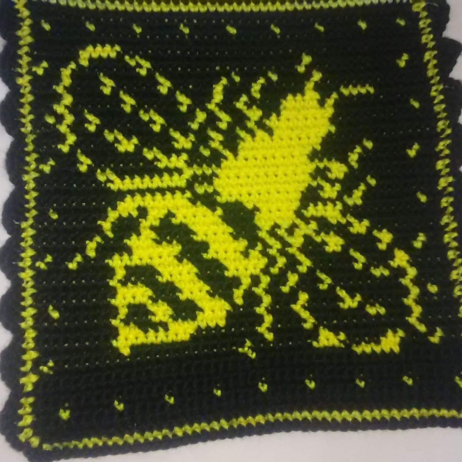 Crochet Pattern ~ Bee Potholder - Tapestry Crochet Hot Pad – Farmhouse ...