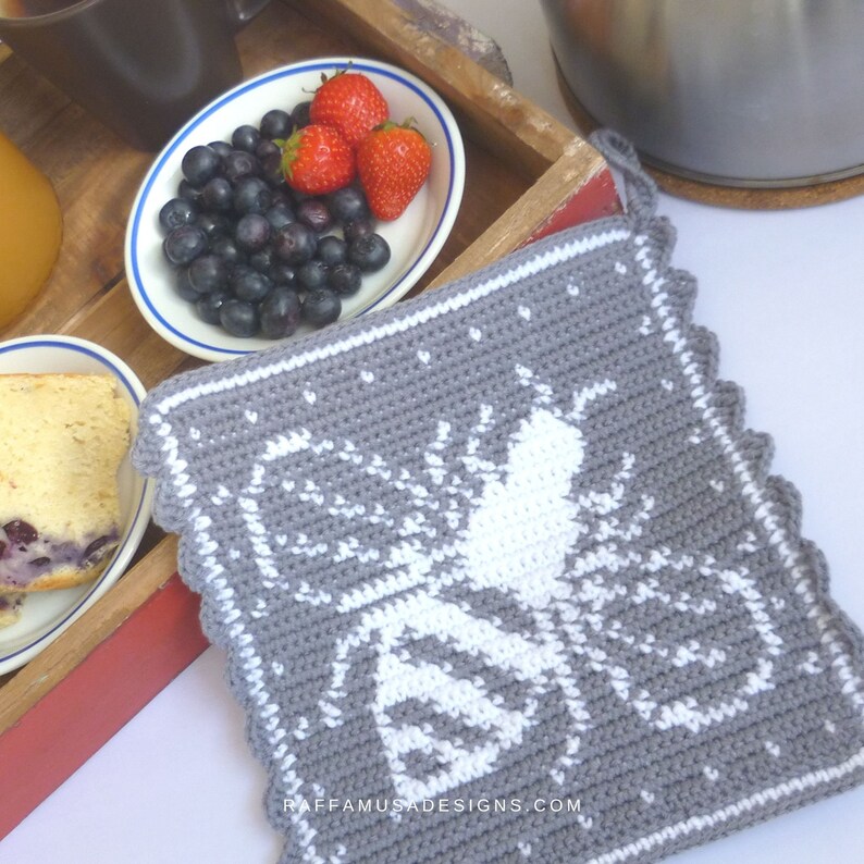 Crochet Pattern ~ Bee Potholder - Tapestry Crochet Hot Pad – Farmhouse ...