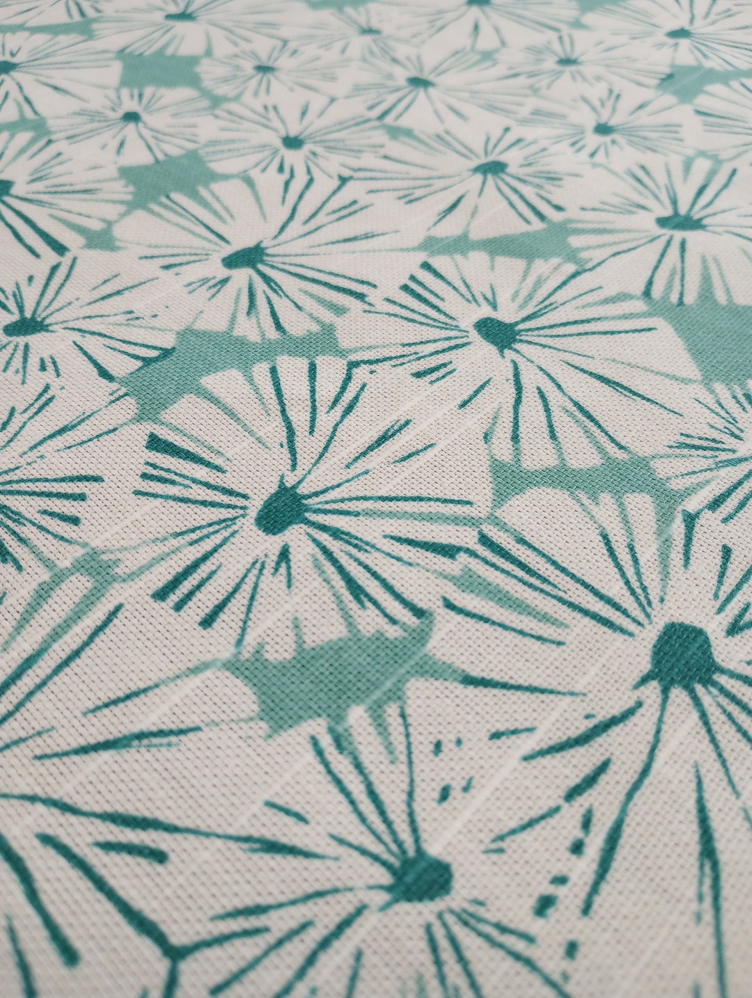 Green Retro Flower Fabric Aloe/sea Foam Green & Off-white Modern ...