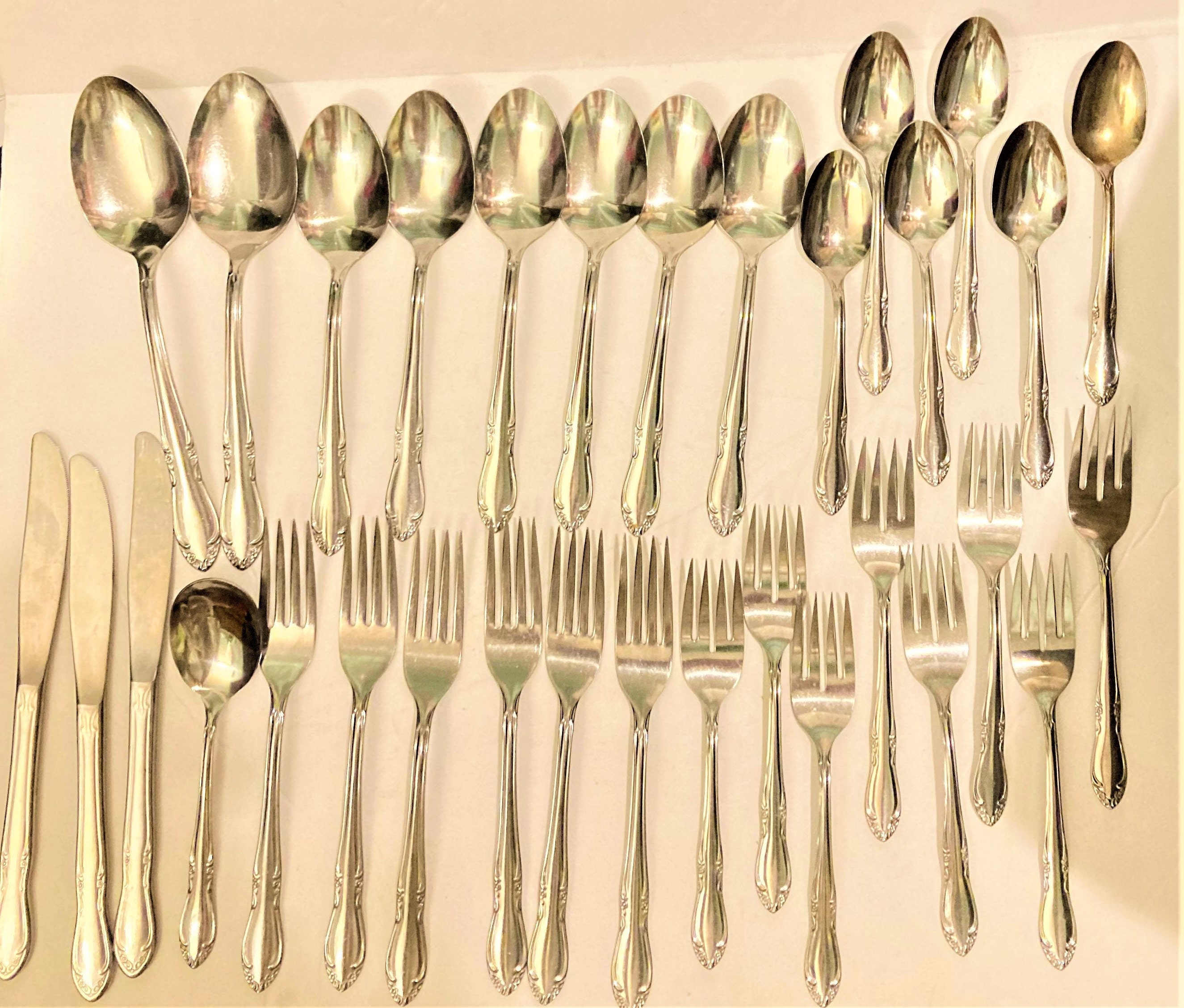 Oneida Discontinued Plantation Pattern Stainless Flatware Silverware 32 ...