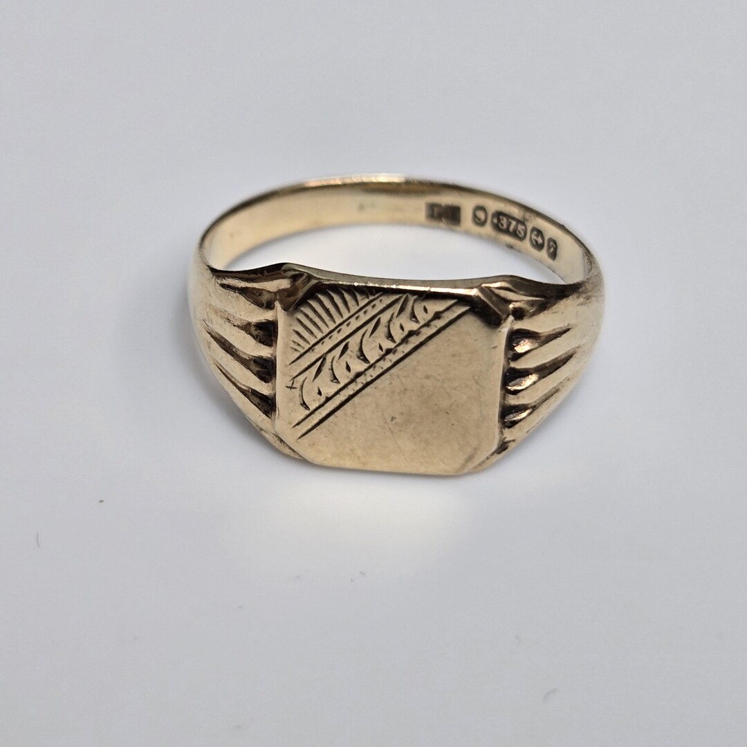 9ct Yellow Gold Signet Ring UK Ring Size T Engraved Setting Classic ...